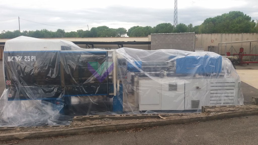 BMB KW 25 PI / 1300 250t injection molding machine (1999) id10224
