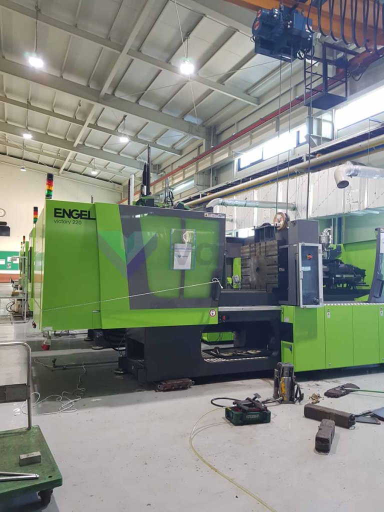 ENGEL VICTORY VC 500 / 220 TECH PRO 220t injection molding machine ...