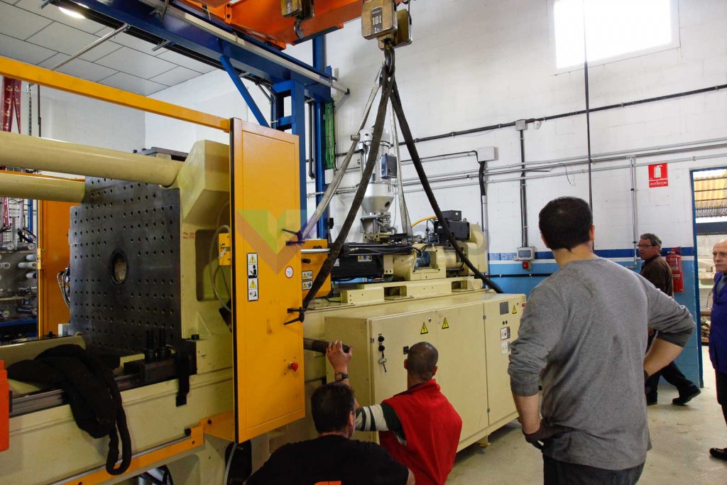 HUSKY HYLECTRIC H300 RS55/45 300t injection molding machine (2011) id4007