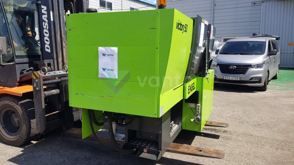 ENGEL VICTORY VC 200 – 50 TECH PRO 50t injection molding machine (2011 ...
