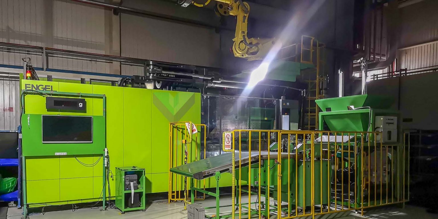 ENGEL DUO 16050 / 2700 PRO 2700t injection molding machine (2016 ...