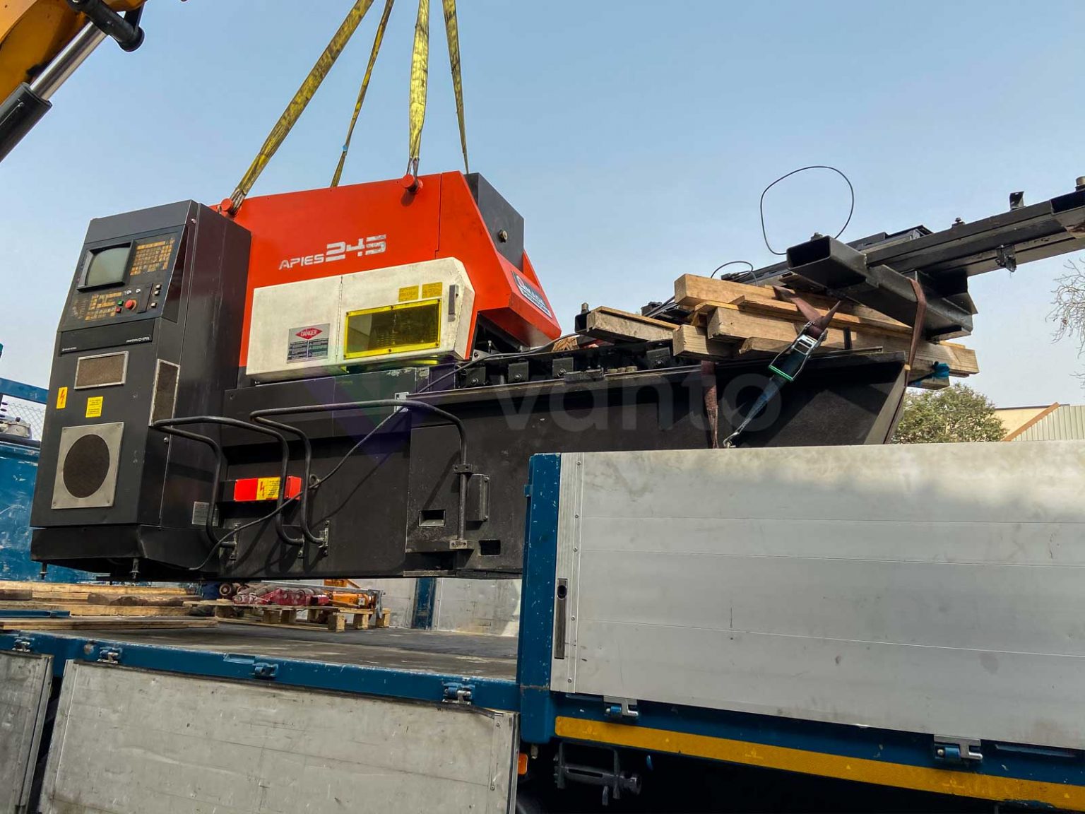 AMADA ARIES 245 CNC punching machine (1990) id10442