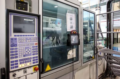 KRAUSS MAFFEI 350-1900 C1 350t injection molding machine (2006) id4654