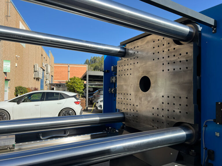 DEMAG SUMITOMO IntElect 450 / 870 – 3100 450t all-electric injection ...