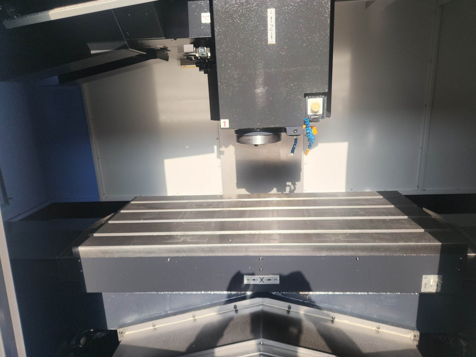 DOOSAN DN SOLUTIONS DNM 5700 Vertical machining center (2023) id11159 ...