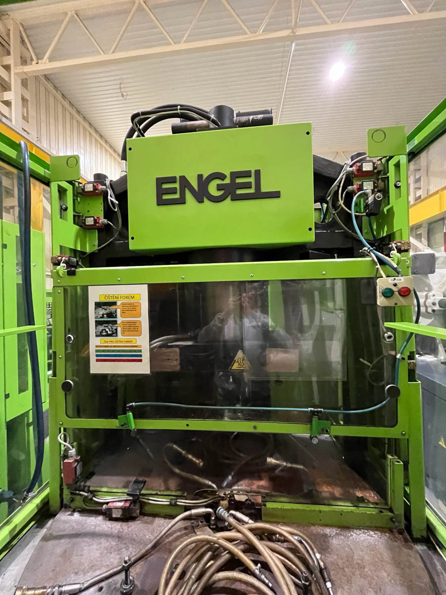 ENGEL INSERT 330H / 90 90t vertical injection molding machine (2004 ...