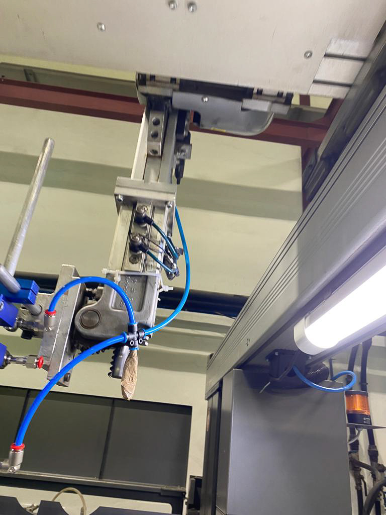 ENGEL E-MAX 440 / 180 PRO 180t all-electric injection molding machine ...
