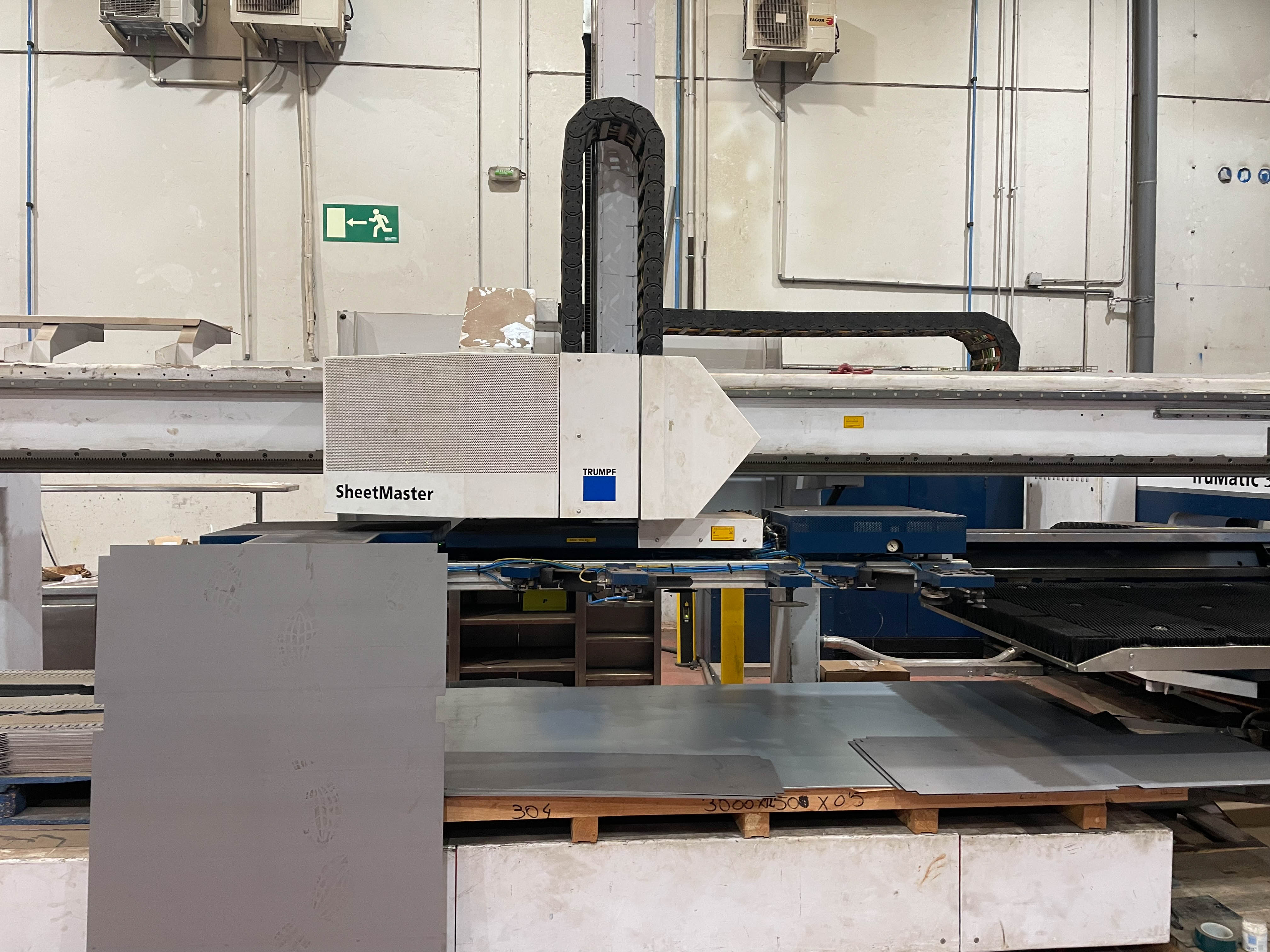 Poinçonneuse combinée au laser (Fibre) TRUMPF TruMatic 3000 fiber (2010 ...